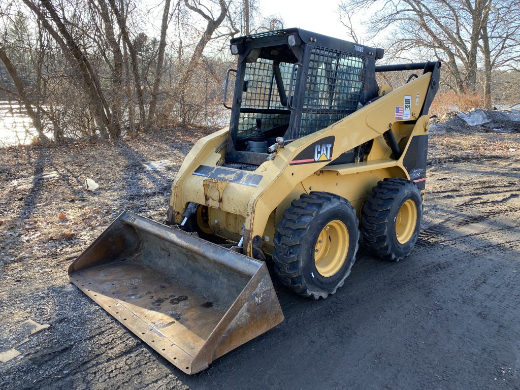 2003 Cat 262 Enclosed Skid Steer W/ Forks - Platinum Truck and Equipment