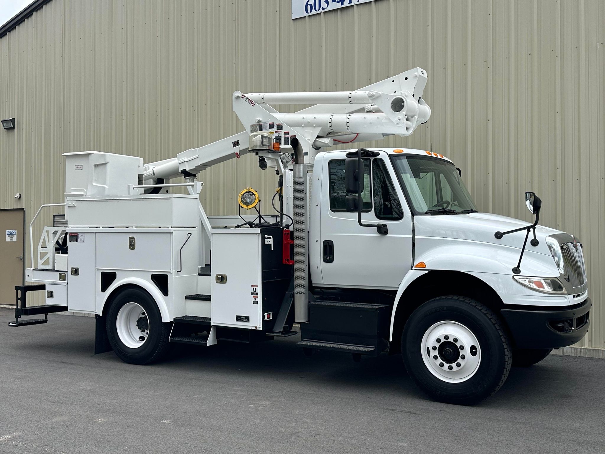 2016 International 4400 Altec Material Handler Bucket Truck - Platinum ...